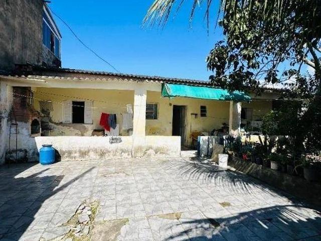 CASA COM AMPLO ESPAÇO DE QUINTAL EM LOCALIZAÇÃO PRIVILEGIADA POR APENAS R$199.00