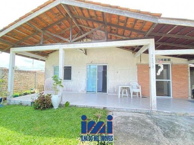 Casa com amplo espaço de terreno em Guaratuba