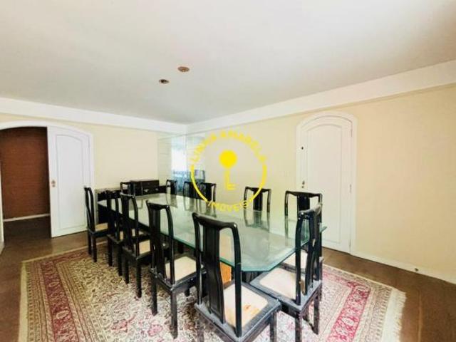 Casa com Amplo Espaço, Vista para Praça e Localização Privilegiada no Jardim Guedala