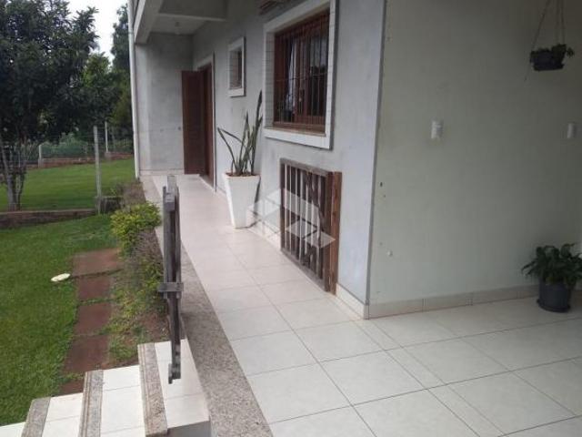 Casa com amplo pátio em Linha Santa Cruz