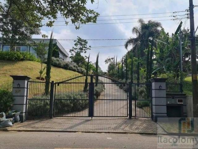 Casa com amplo quintal a venda