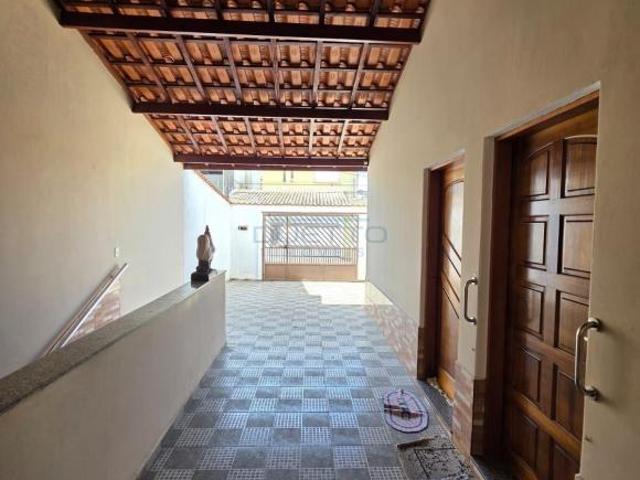 Casa com amplo quintal