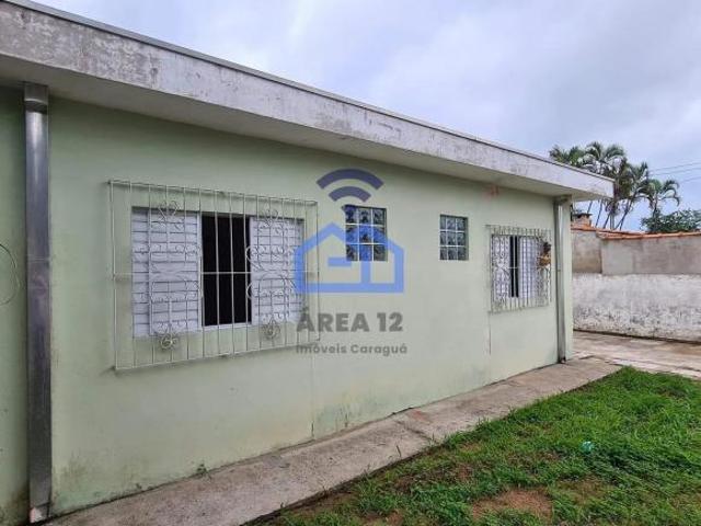 Casa com amplos dormitórios e piscina à venda no bairro do Porto Novo em Caraguatatuba, SP Seu ref