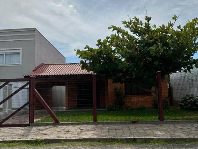 CASA COM ANEXO NO CENTRO DE TRAMANDAÍ