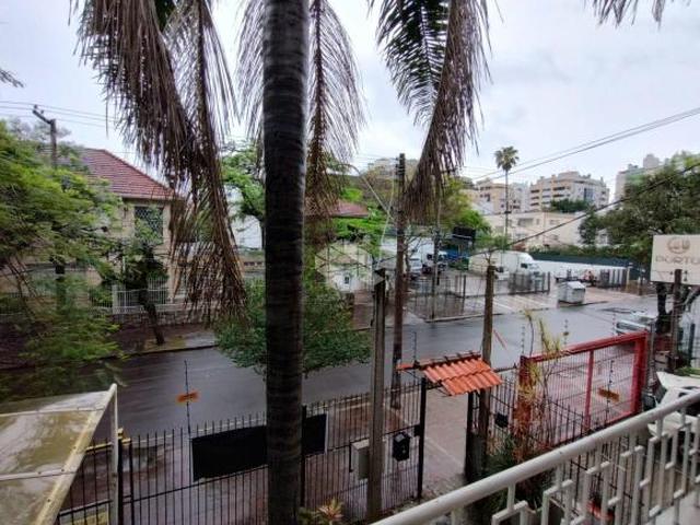 Casa com aproximadamente 200m², 3 vagas, Menino Deus