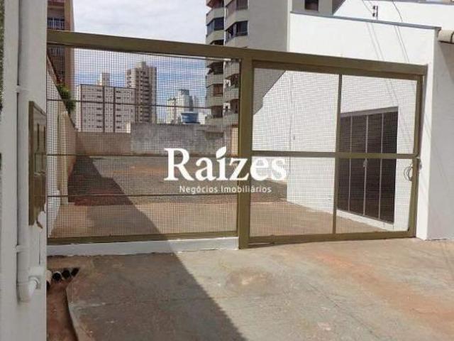 Casa com área comercial à venda em Uberlândia no Bairro Martins