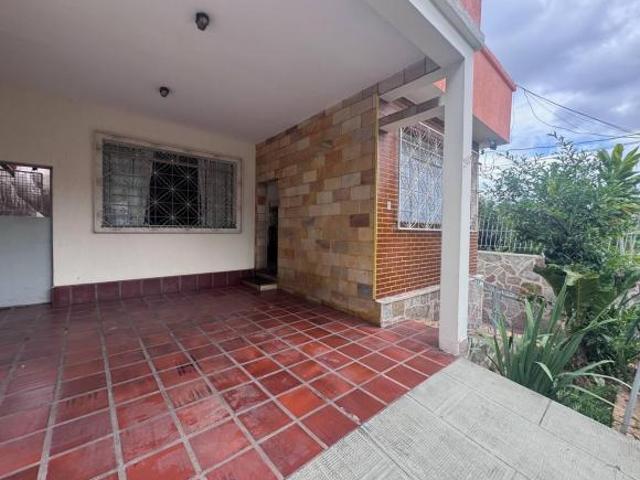 CASA COM ÁREA DE 420M² À VENDA NO BAIRRO CARLOS PRATES BELO HORIZONTE