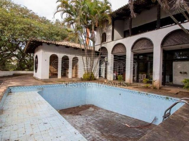 Casa com ares de fazenda! 1430 m2 de terreno!