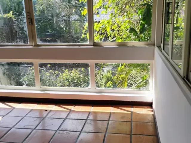 Casa com arquitetura arrojada 3 dormtórios 2 vagas 300m Jardim Aeroporto