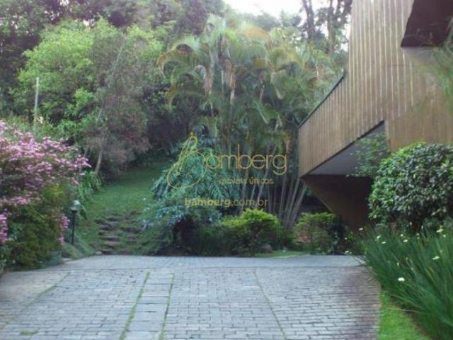 CASA COM ARQUITETURA EXCLUSIVA NA CHÁCARA FLORA