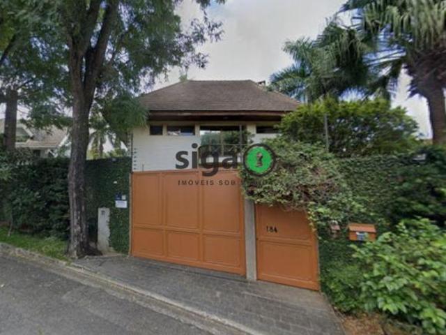 Casa com Atmosfera de Campo em Localização Privilegiada na Cidade Jardim