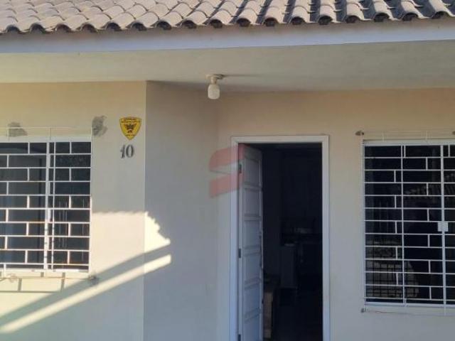 CASA COM ÁTICO