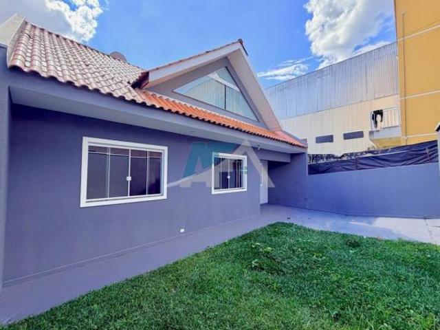 Casa com ático à venda no bairro Bom Jesus em São José dos Pinhais