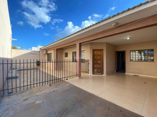 CASA COM BARRACÃO À VENDA NO JARDIM PETROPÓLIS EM ARAPONGAS