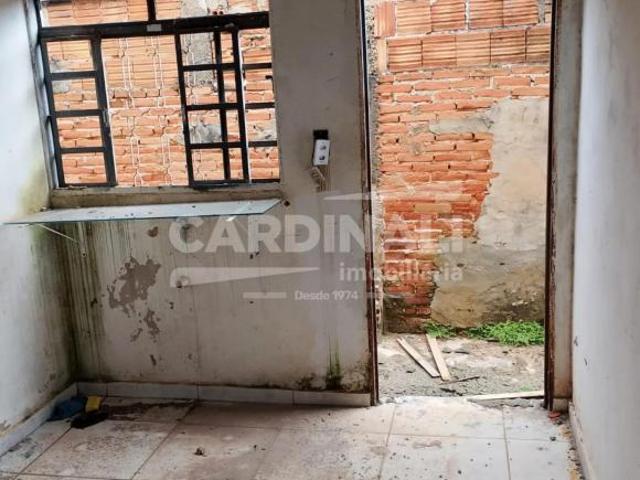 Casa com boa localização e preço de ocasião para reforma