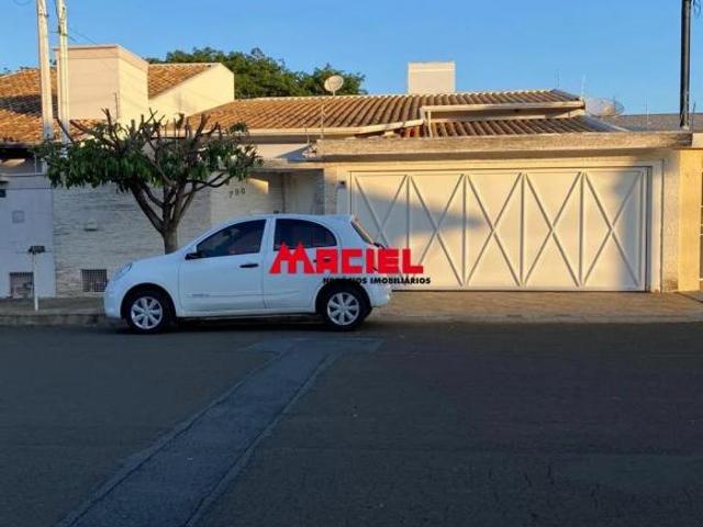 CASA COM CARA DE CASA! COM BANHEIRA NA SUÍTE
