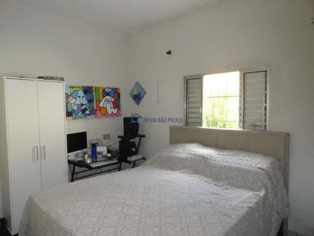 Casa com casinha nos fundos