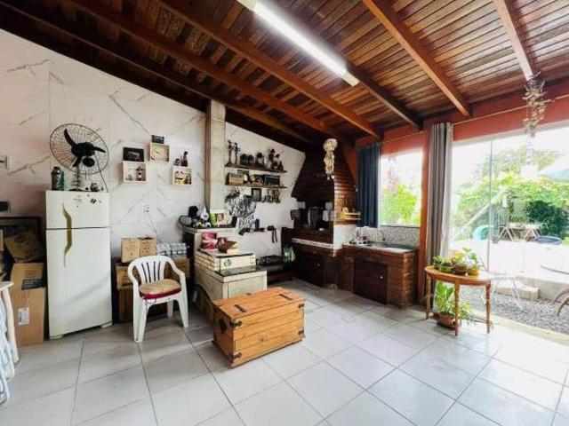 Casa com churrasqueira / Piscina