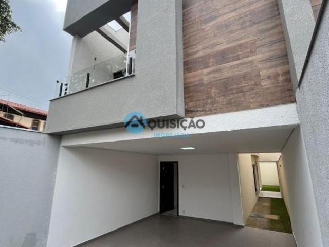 Casa com Churrasqueira, 3 Quartos sendo um Suíte