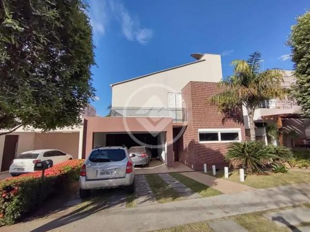 Casa com cinema no Belvedere!