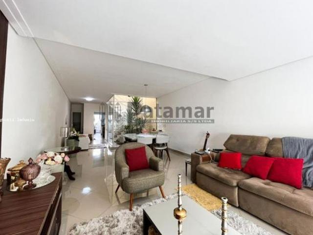 Casa com com 3 Quartos e 3 banheiros à Venda no Monte Kemel