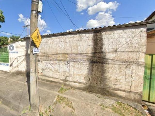 CASA COM COMERCIO
