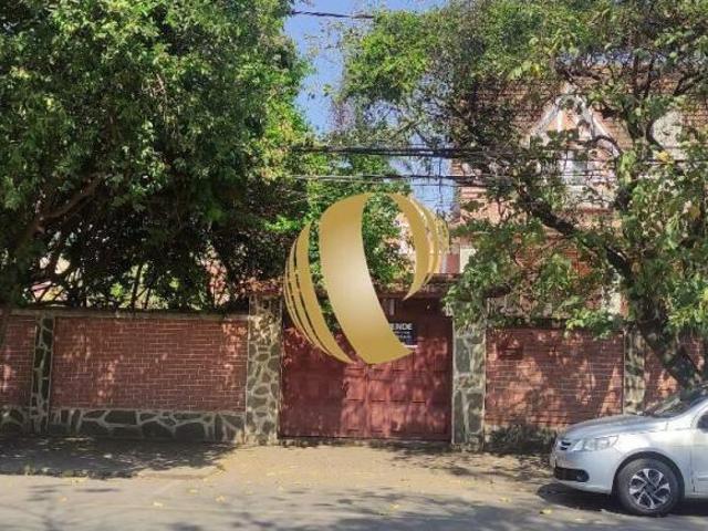 Casa com construção antiga no Centro