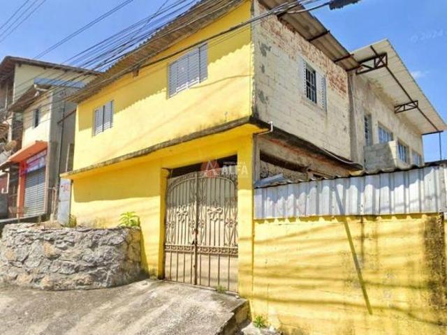 Casa com Cozinha Industrial e Galpão 200m² – Jardim Barro Branco Cotia/SP