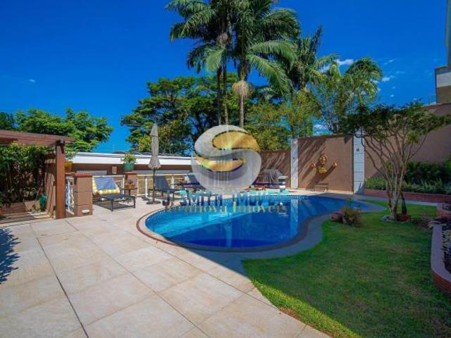 CASA COM CLASSE EM ESTILO, INTEGRADA COM ÓTIMO ACABAMENTO, NA GRANJA VIANA