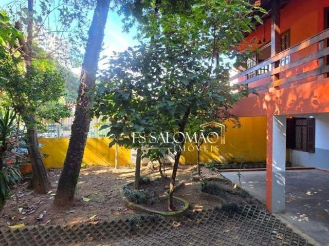 Casa com clima de sítio à venda no Alto da Lapa – em frente à praça!