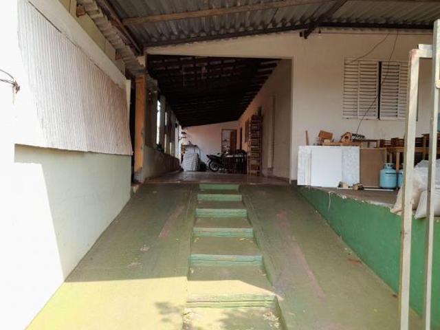 Casa com Dependência