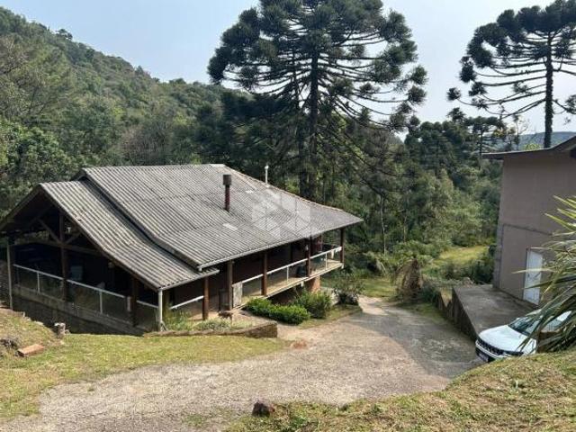 Casa com dois dormitórios no bairro Santa Terezinha em Canela