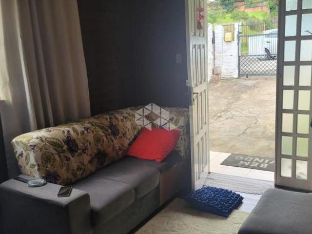 Casa com dois dormitórios, pátio no Bairro Tristeza