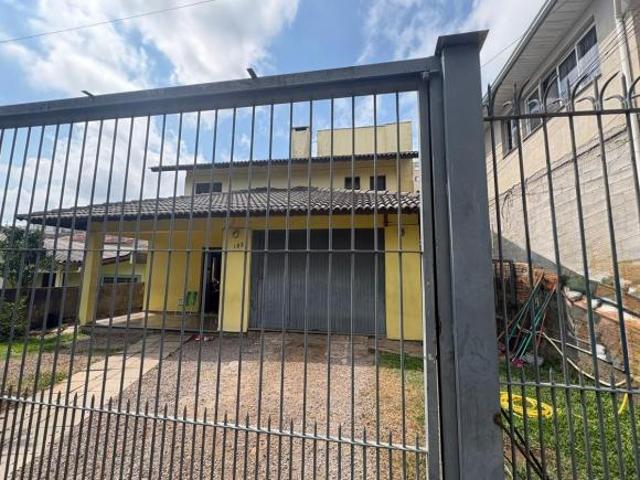 Casa com dois pavimentos com 164 m2 e com 3 dormitórios no Charquea