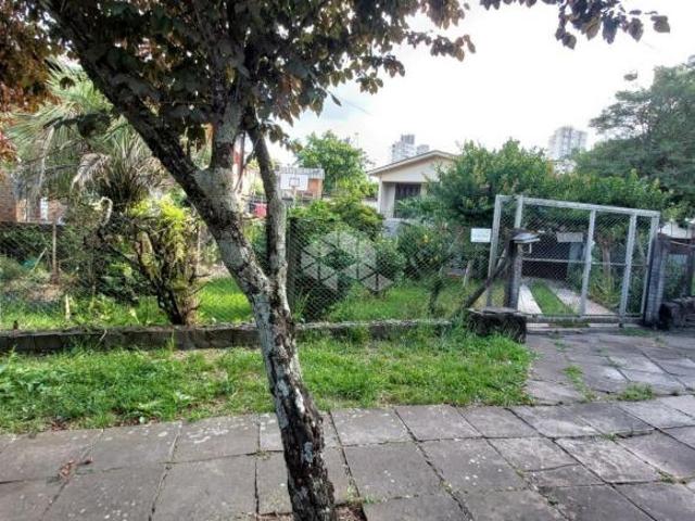 Casa com dois pisos no bairro Borgo