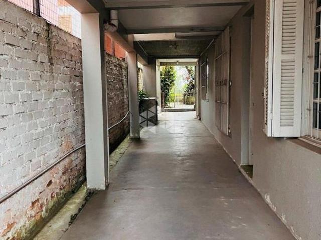 Casa com duas moradias as 150 metros da Rodoviária
