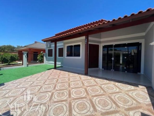 Casa com duas frentes com 03 dormitórios