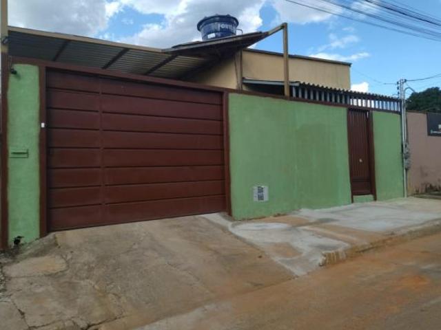 Casa com Duas Residências Independentes à Venda no Jardim Itaipu – Goiânia/GO Casa de Rua com 3 Quar