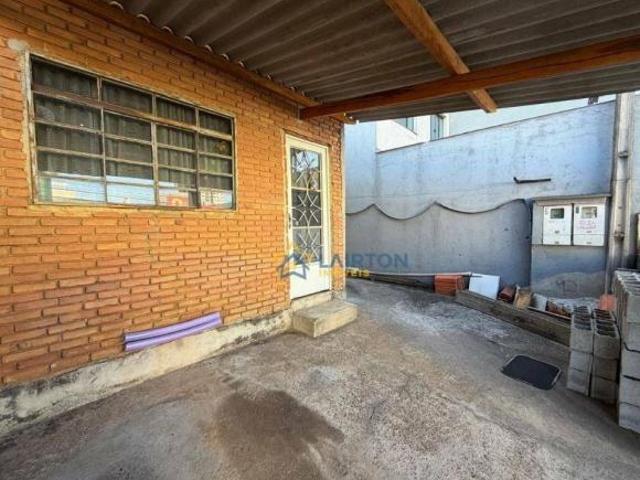 Casa com Duas Residências para Investimento em Atibaia, Próxima à Região Comercial