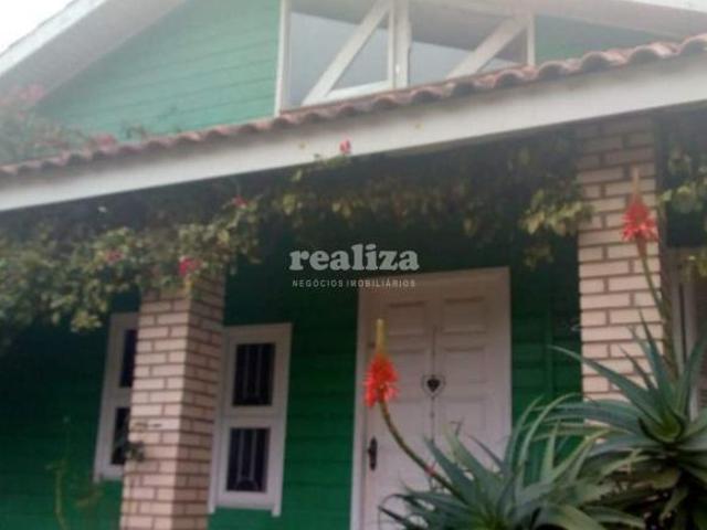 CASA COM DUAS SUÍTES EM CANELA