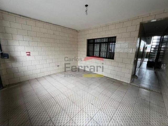 Casa com duas unidades no terreno, Excelente localização na rua principal!