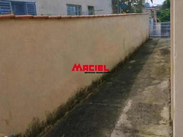 Casa com edicula no Bosque dos Eucaliptos venha conferir