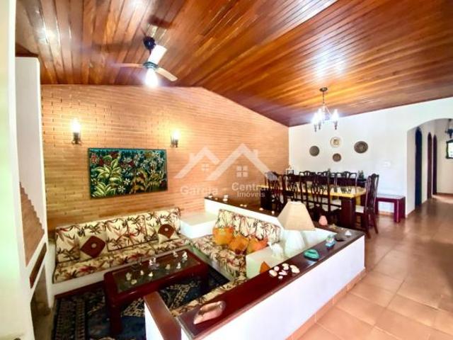 Casa com edícula no centro de Peruíbe