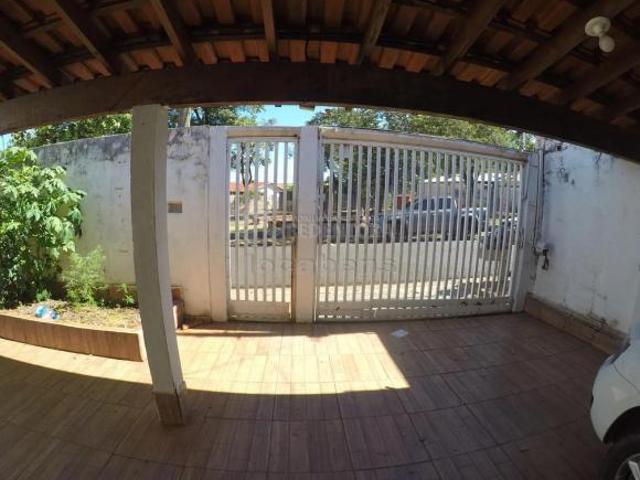 Casa com Edícula no Jardim Do Bosque com 02 quartos