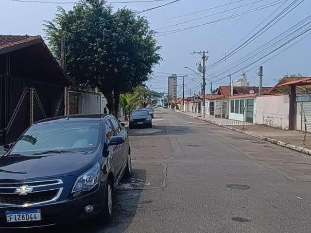 Casa com edícula no Jardim imperador em Praia Grande!