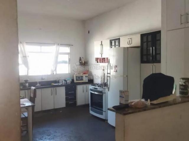 Casa com edícula no Jardim Nunes de 02 dormitórios e 02 vagas de garagem