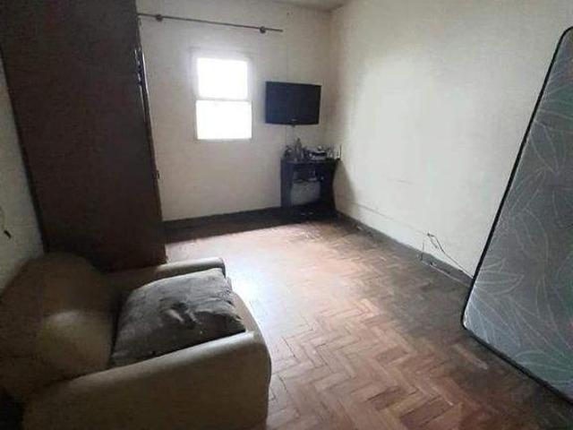 Casa com Edicula nos fundos 4 dormitorios, vaga de garagem, quintal, bem localizada a 1,4km da est