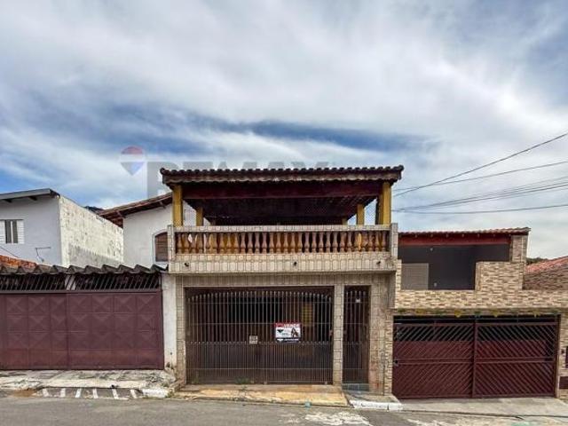 Casa com edícula nos fundos, churrasqueira, 3 quartos, 2 vagas no Capão Redondo São Paulo