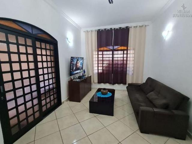 CASA COM EDICULA NOS FUNDOS EM SÃO VICENTE