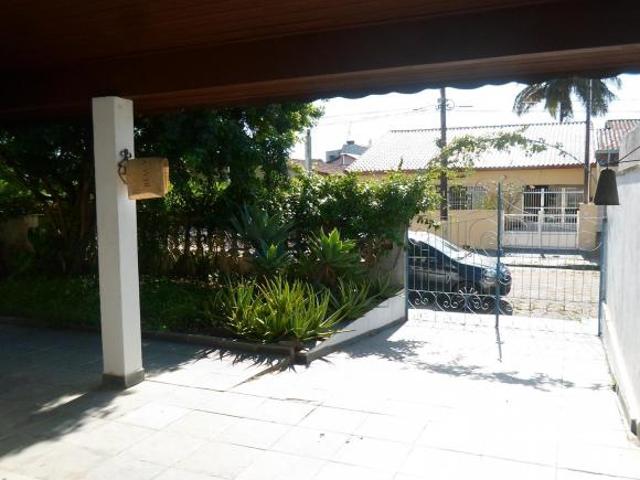 Casa com edícula a 200m da praia à venda em Peruíbe